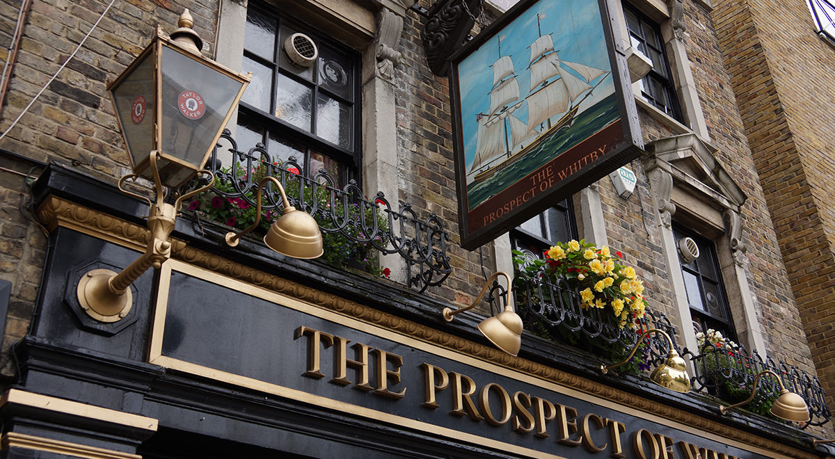 Pubs and Pirates London Walking Tour